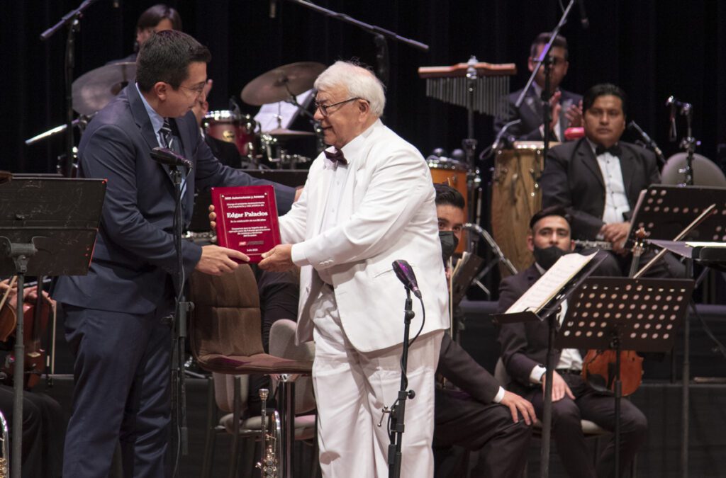 Automotores y Anexos reconoció a Edgar Palacios y a su fundación ...