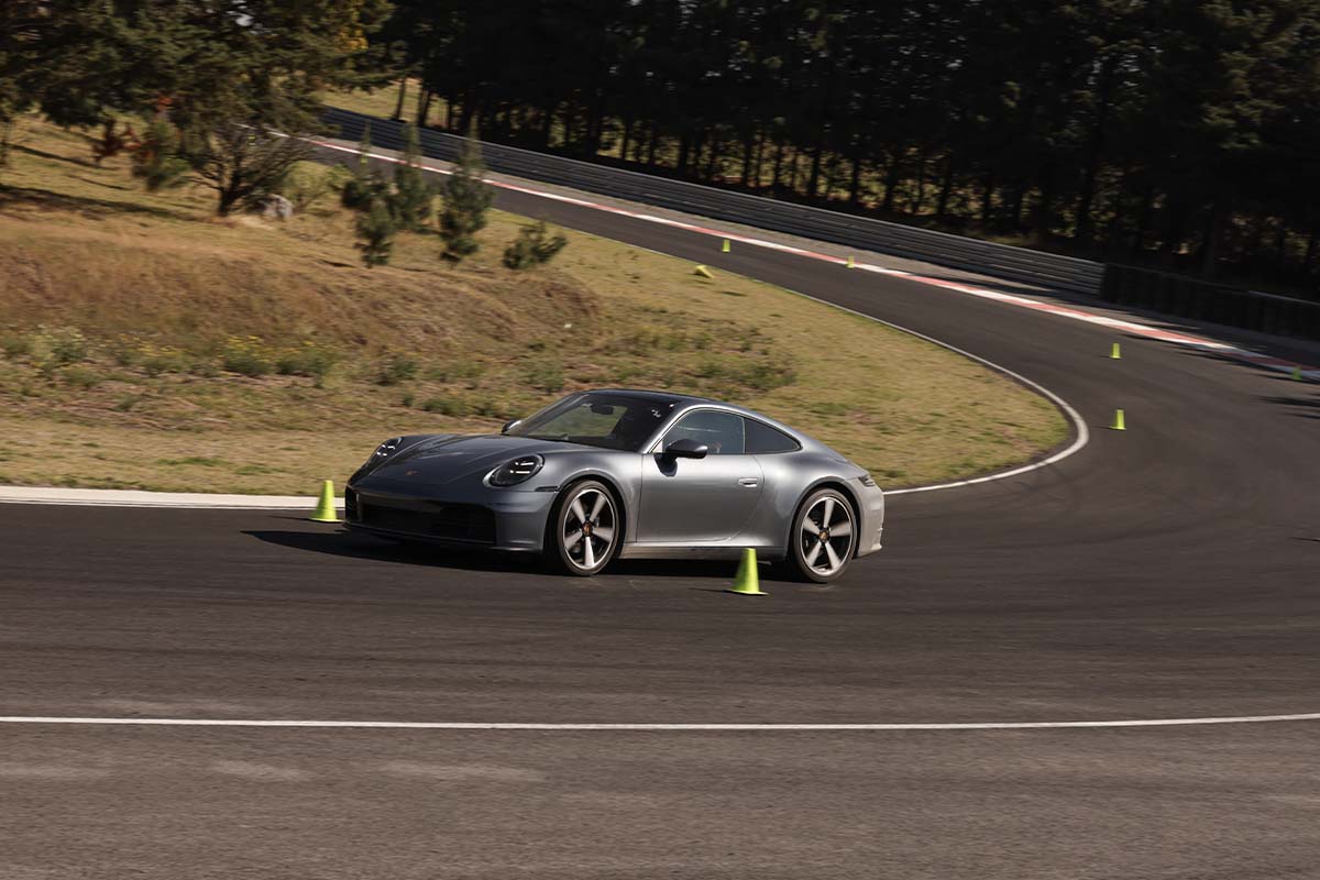 Porsche 911 Carrera GTS: la sinfonía de potencia y eficiencia con ...