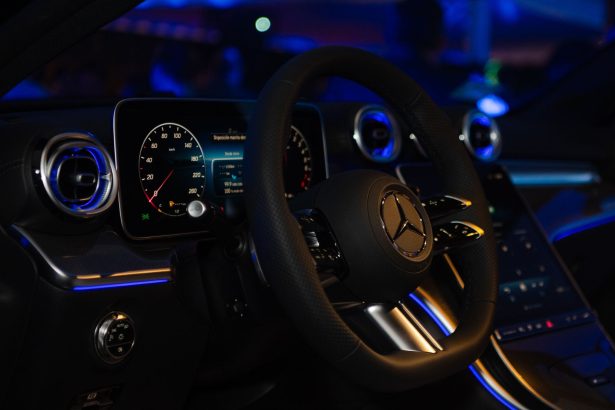 Mercedes-Benz presenta su nueva gama híbrida enchufable en Ecuador ...